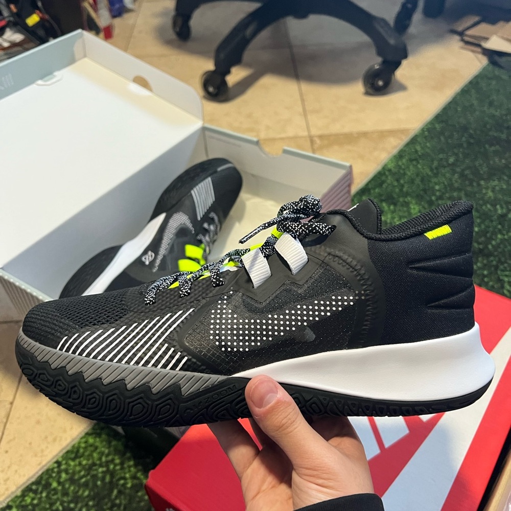 Nike Kyrie Shoe - Gem